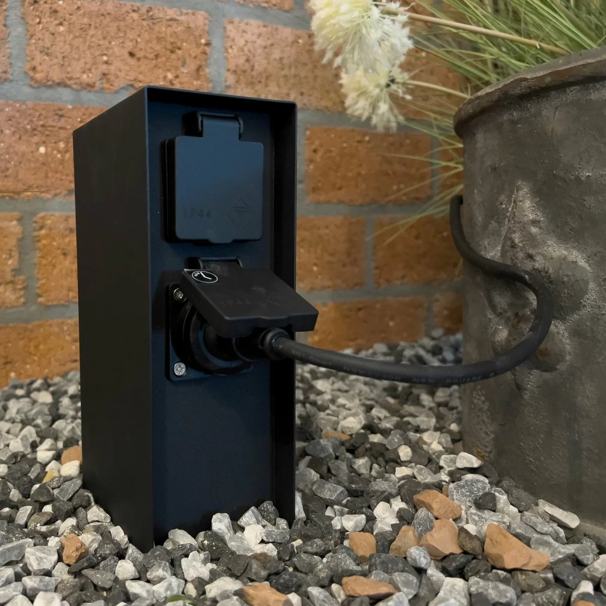 Charge 2 Tuinstopcontact zwart dubbel - Energiezuil met 2 stopcontacten ...